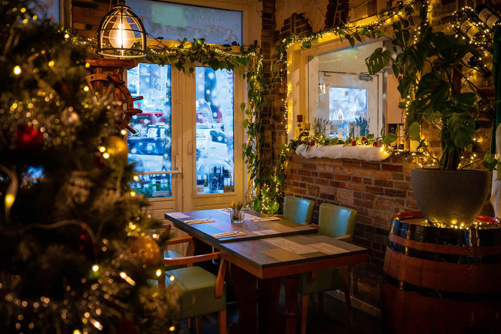 Новогоднее оформление ресторана и кафе 2025: тренды и идеи декора в Новосибирске